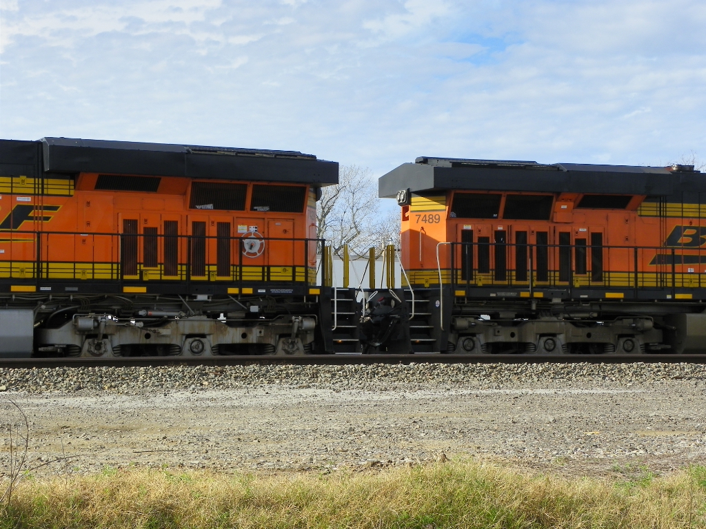 BNSF ES44DC 7429 & BNSF ES44DC 7489